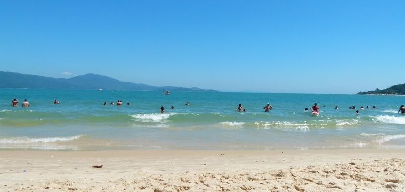 Praia da Daniela um canto tranquilo no norte de Floripa.